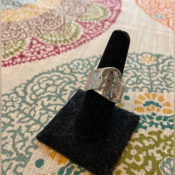 Jewelry | Gorgeous Nwt Hammered Silver Overlap Ring | Poshmark